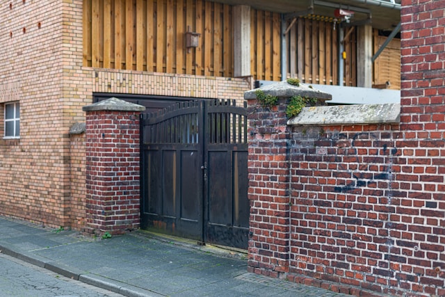 Boundary Walls in Architecture: Construction Details and Design Choices